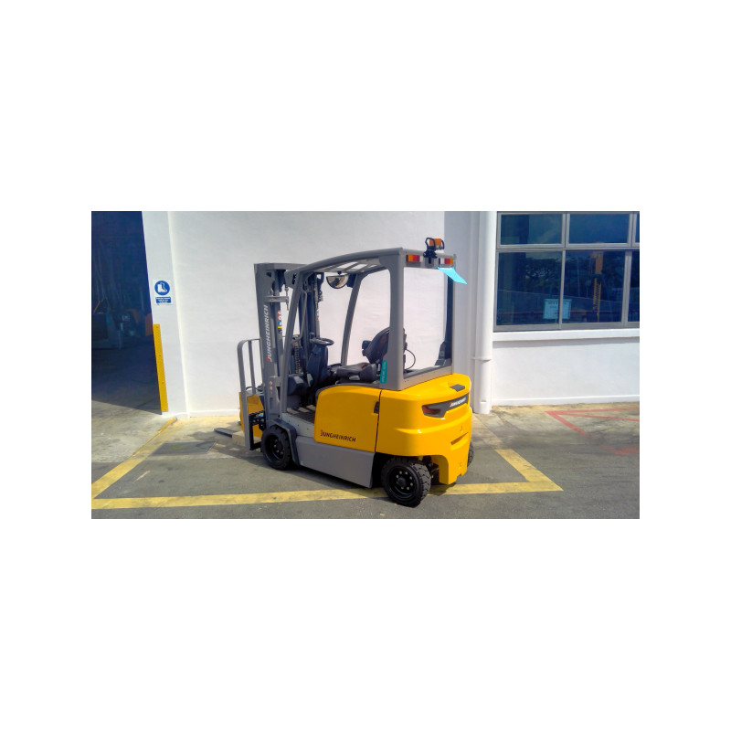 EFG 425 Four Wheel Counterbalance truck