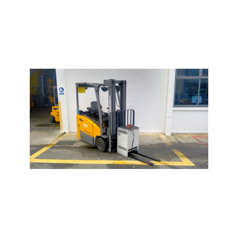 EFG 216 Electric Three-Wheel Counterbalance Truck